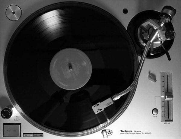 Turntable vs Record Player - What's the Difference? - Sound Matters