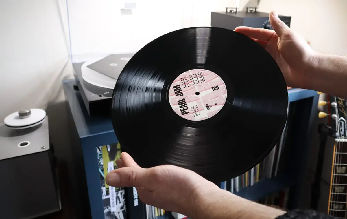 How to Handle Vinyl Records Correctly - Prevent Damage! - Sound Matters