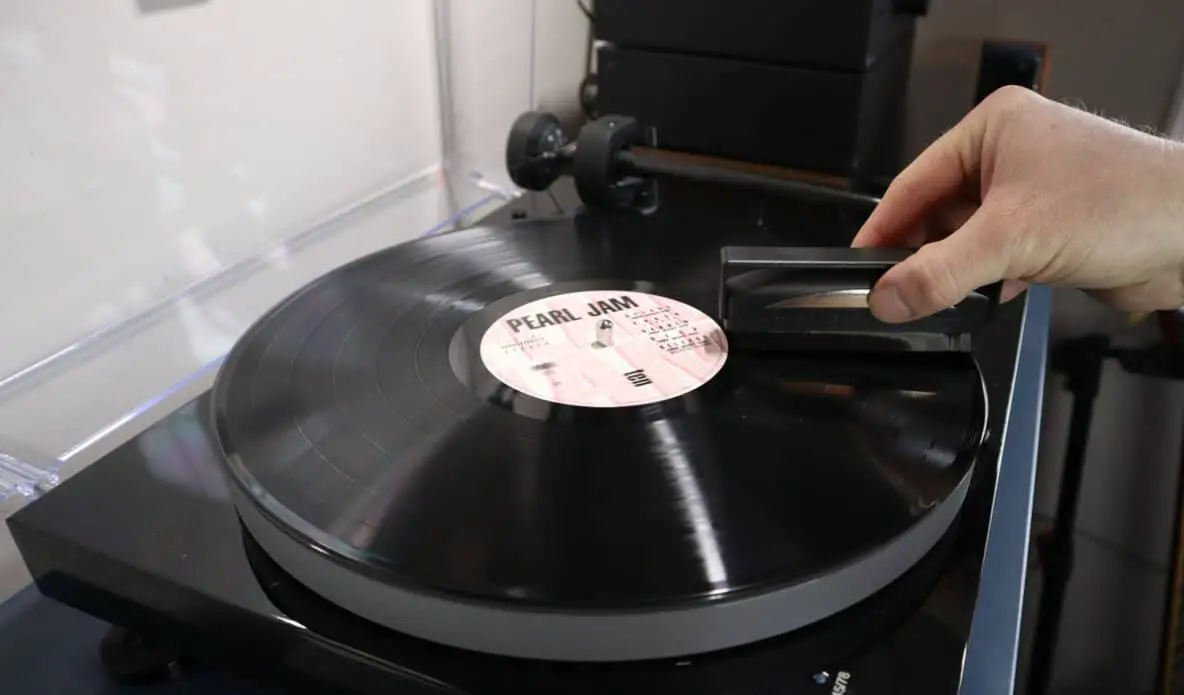 How to Handle Vinyl Records Correctly - Prevent Damage! - Sound Matters