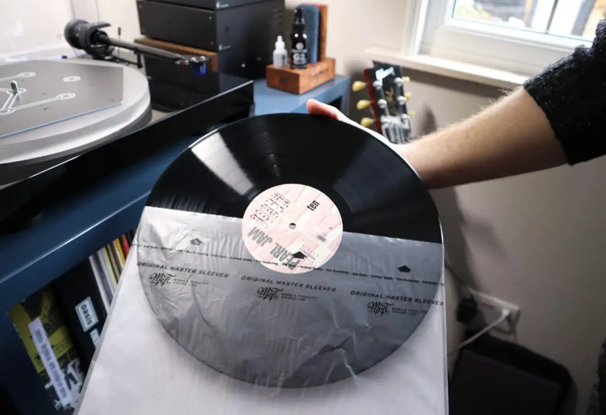 How to Handle Vinyl Records Correctly - Prevent Damage! - Sound Matters