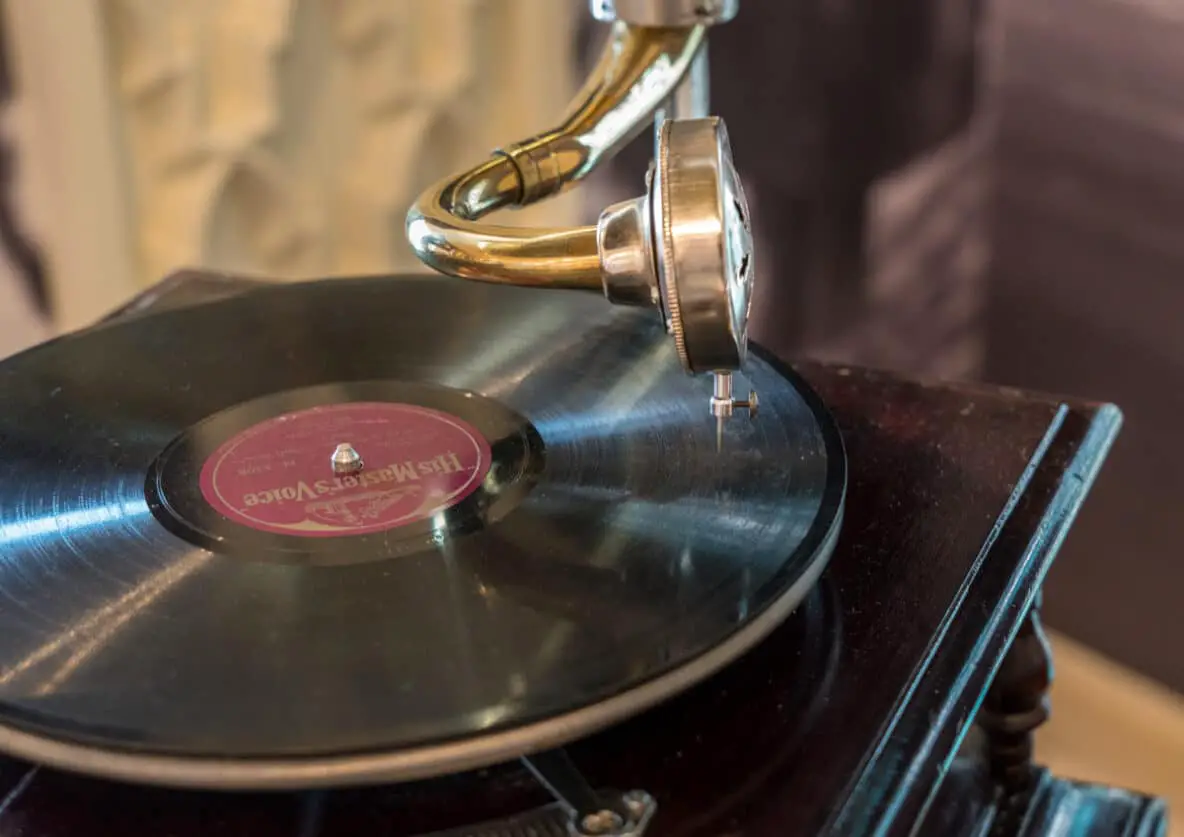 LP vs Vinyl: Are LP and Vinyl the Same Thing? - Sound Matters