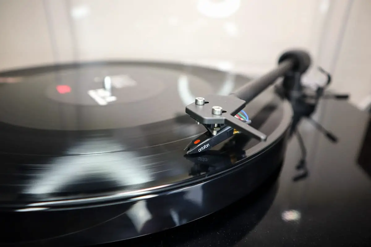 Pro-Ject E1 Review - A Great First Turntable? - Sound Matters