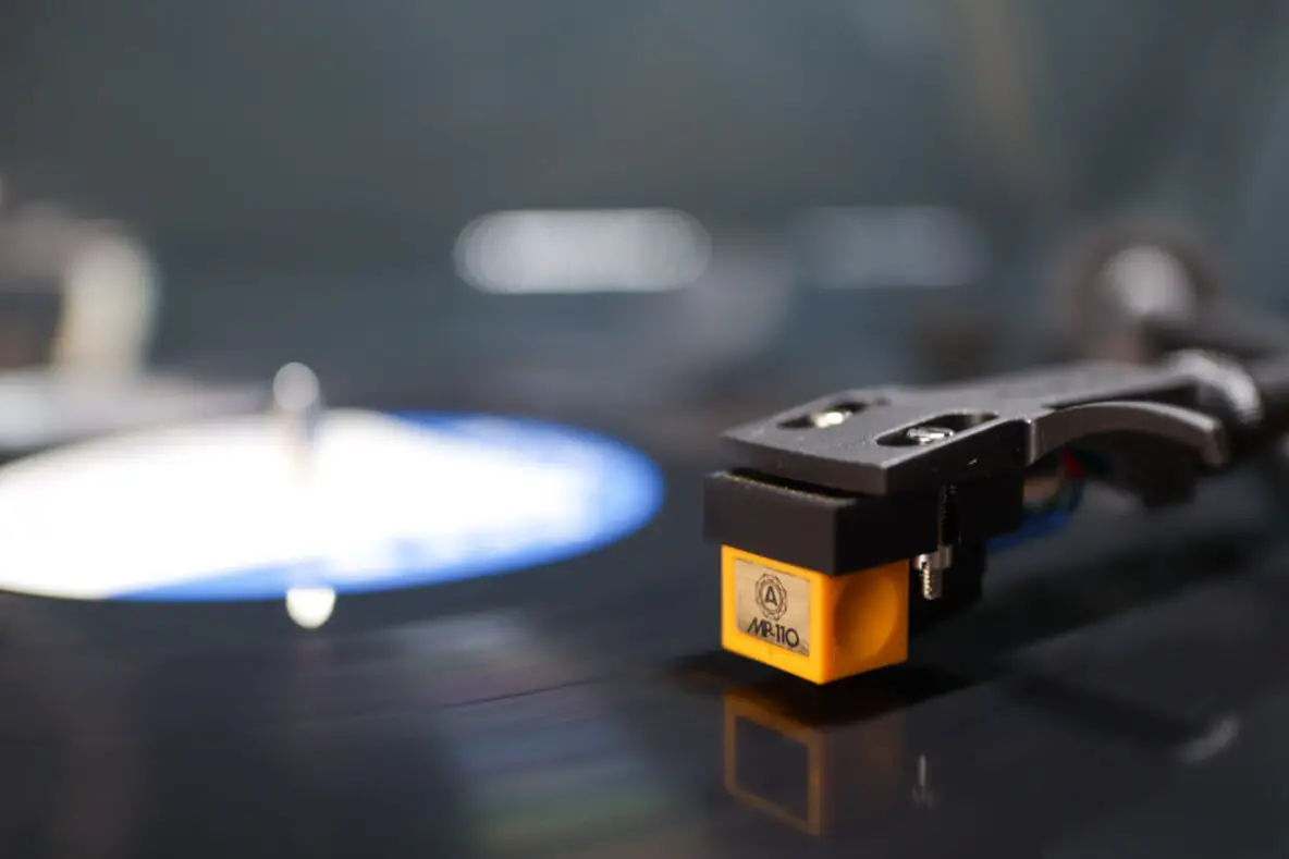 Fluance RT85N Review - Reference Series Turntable with Nagaoka ...