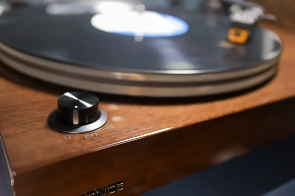 Fluance RT85N Review - Reference Series Turntable with Nagaoka ...